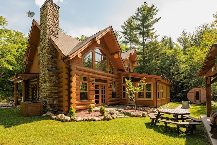 Fiddler Lake Resort: Charming Chalet + Sauna & Spa - Saint-Sauveur