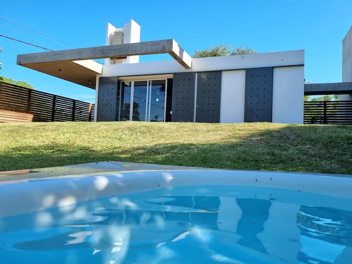 Casa Moderna En La Toma Con Piscina - Paraná