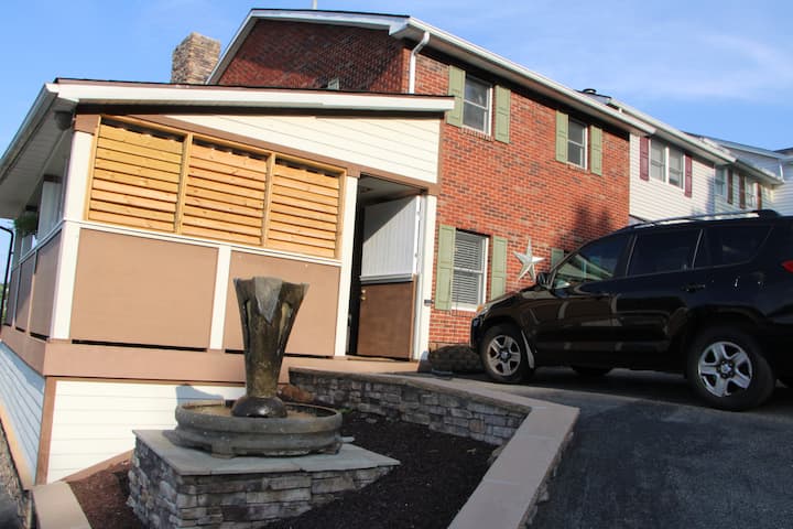 Private Hottub And Bar! - Morgantown, WV