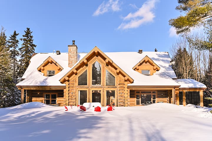 Fiddler Lake Resort: Luxury Chalet + Hot Tub - Saint-Sauveur