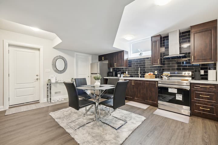 Calm & Cozy 2 Queen Bedroom Suite - Niagara Falls