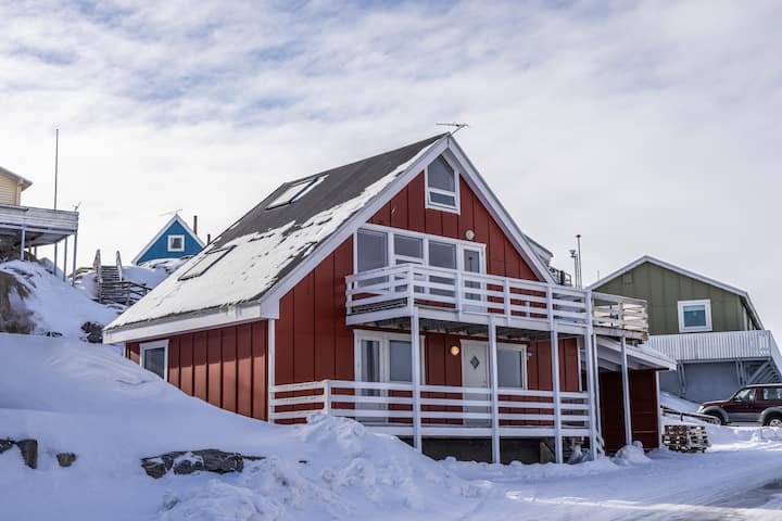 Ilulissat Stay: 4-bedroom Villa With Seaview - Greenland