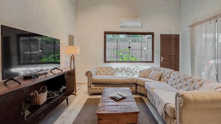 Amplia Casa Renovada De 2 Dorm. - Asunción
