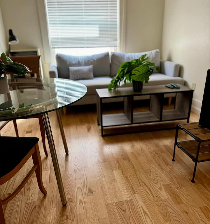 Cozy 2-bedroom Apartment Just Steps From Campus - Berkeley, CA
