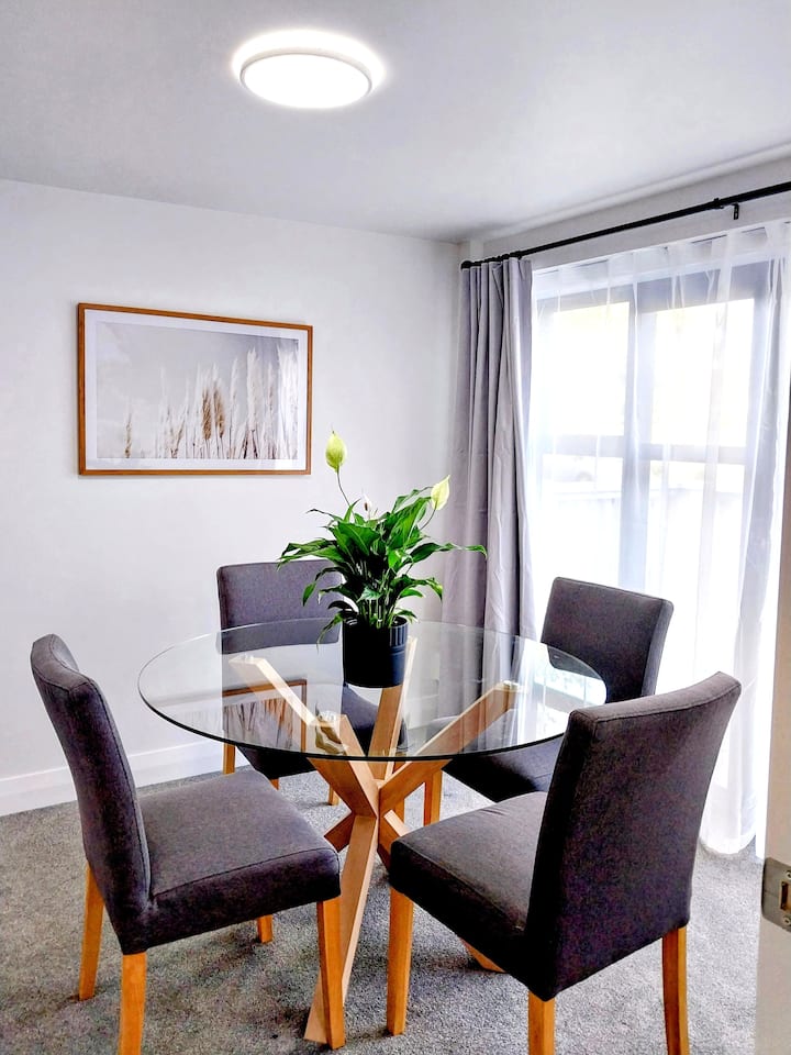 Contemporary | Central Location | Secure Garage - Wellington