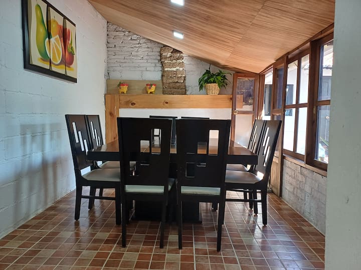 Linda Casa En El Mero Centro Amplia Y Segura - San Cristóbal de las Casas