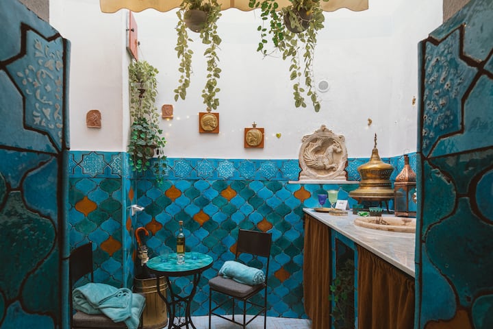 R.o.m.e
Relaxing Oasis With Mediterranean Elegance - Rome