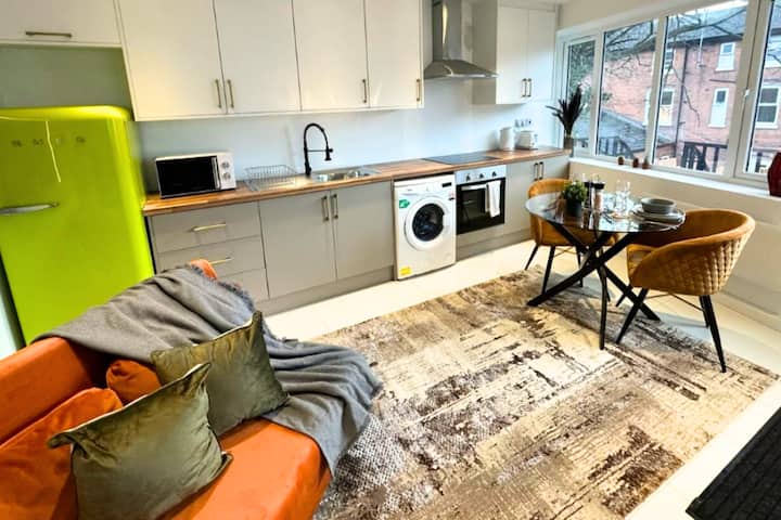 Vibrant 1br Ensuite - Wifi, Smart Tv, Free Parking - Birmingham