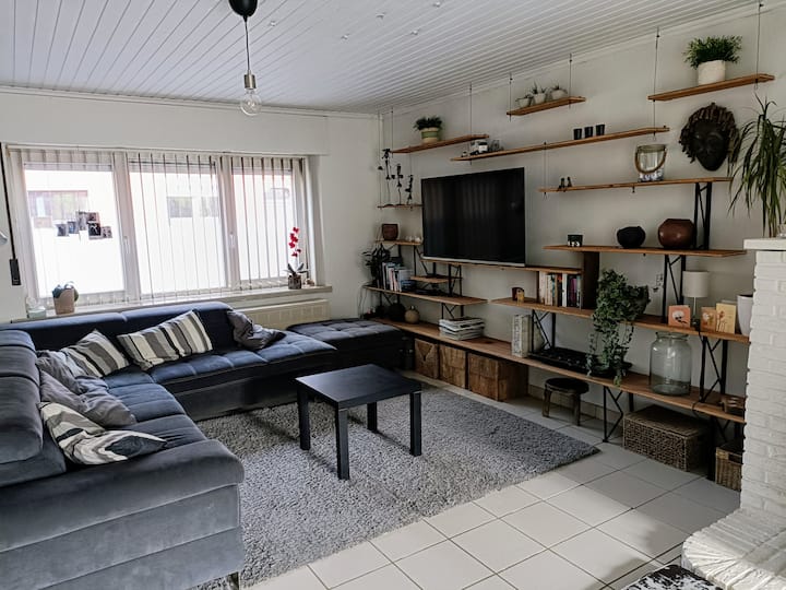 Ruime Woning Met Grote, Omheinde Tuin - Zaventem