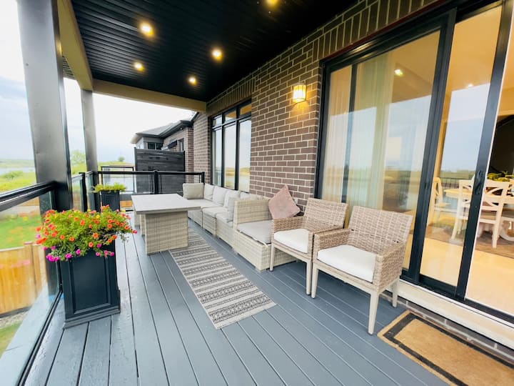 Waterview Estates Luxurious Living - Water Front - Welland