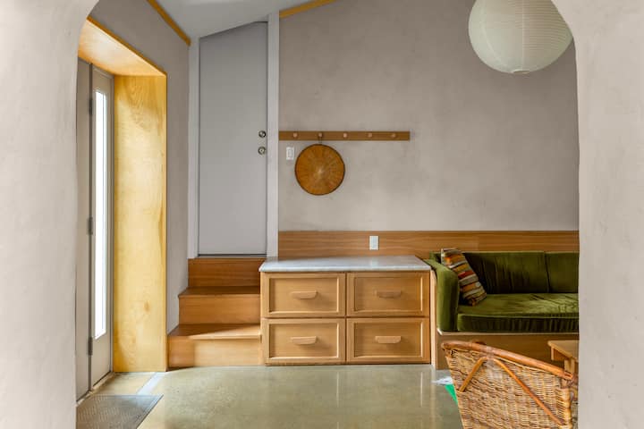 Cozy Urban Abode Near Big Park - Providence, RI