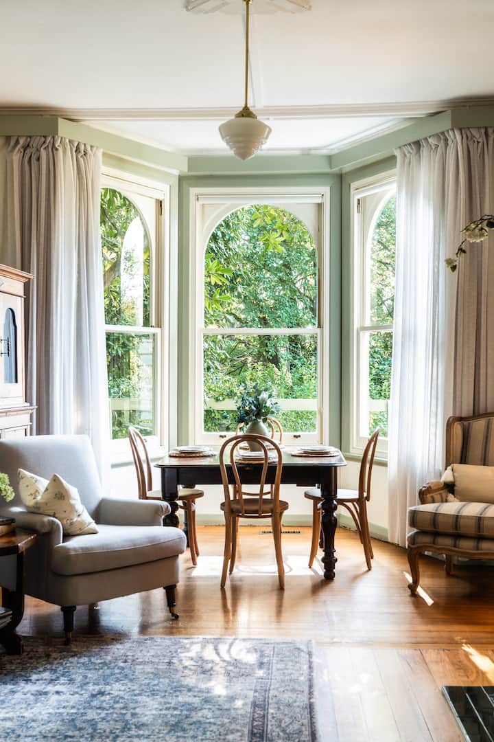 Woolrich Historic Garden Cottage - Dandenong Ranges