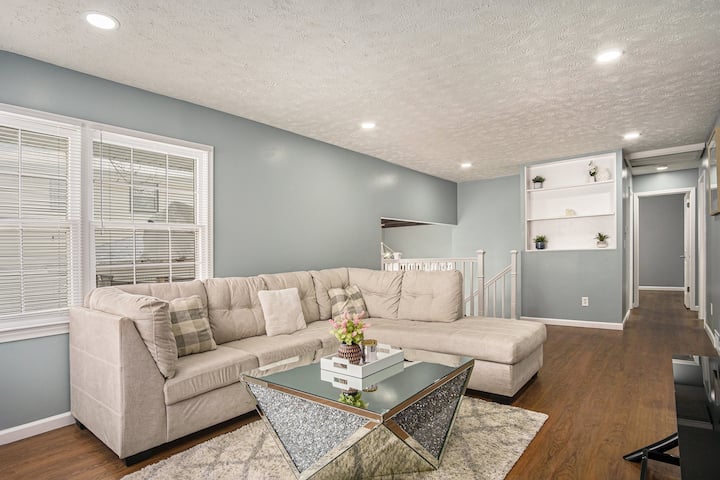 Charming & Spacious 5-bedroom Centrally Located - Bennington, NE