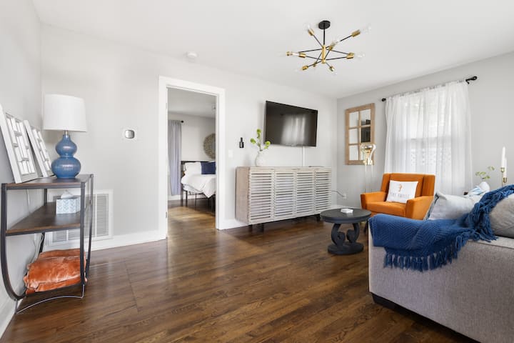 Coziest Durham 2 Bed W/private Connected Carport - ダーラム, NC