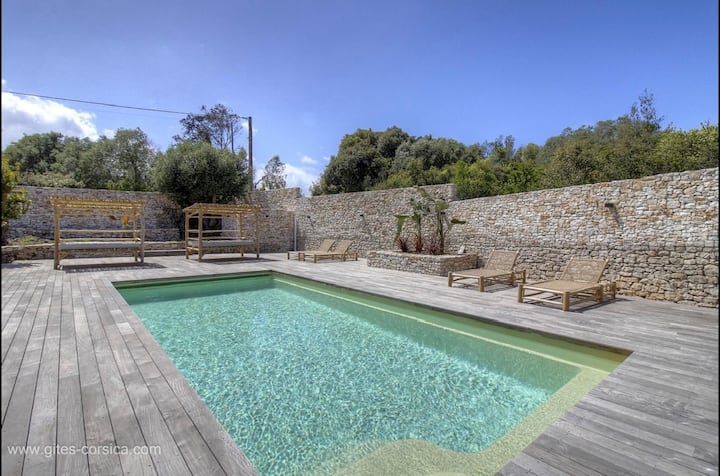Bonifacio 
Maison 6 Personnes Piscine Chauffée - Plage de Bonifacio