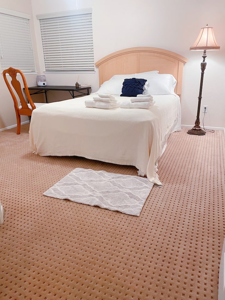 (R2)nice Private Room 2 Riverside - Riverside, CA