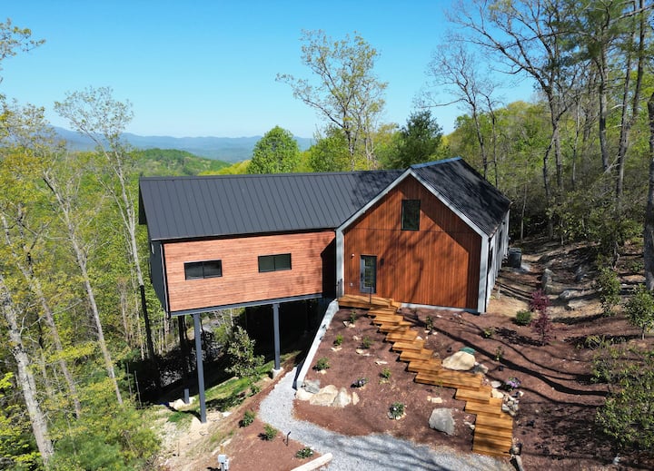 Modern Mountain Chalet With Hot Tub And Views - Hendersonville, NC