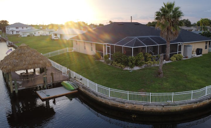 Tiki, Kayaks, Heated Pool, Canals, Fishing, Fenced - Sanibel Island, FL