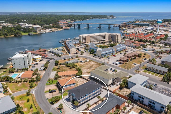1br Coastal Condo Steps From The Gulf | King Bed - Fort Walton Beach, FL