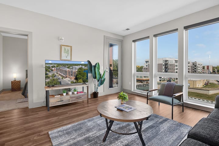 Modern Flat Broad Ripple: 1br/w Free Parking - Keystone at the Crossing - Indianapolis