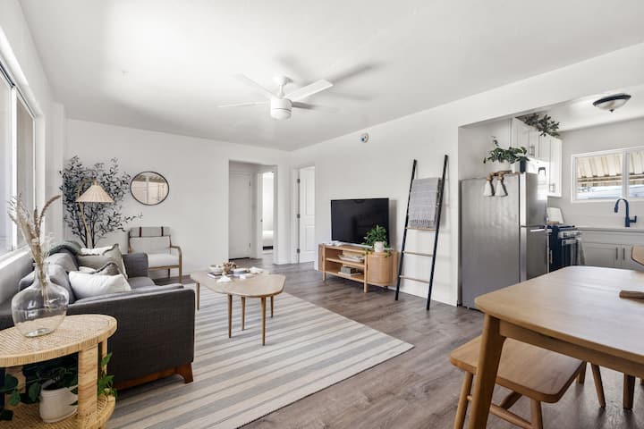Pacific Beach Getaway | 3 Blocks To The Ocean! - San Diego, CA