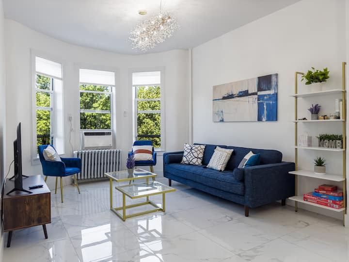 Modern 6 Bedroom Duplex+ 2 Decks, At The Train. - Crown Heights, NY