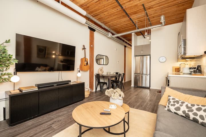 2 Bedroom 1 Bath Loft + Cozy Design! - Winnipeg