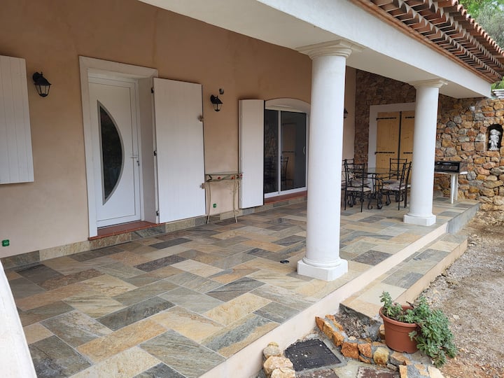 Appartement Avec Grande Terrasse Et Parking Privé - Taradeau