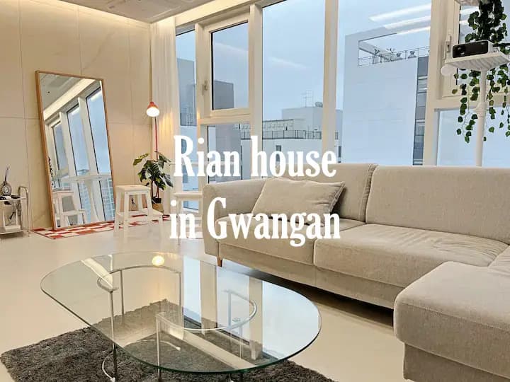 [광안리3초]리안하우스#투베드#넷플유튭#신축#호텔급컨디션#합법숙소#빔프#6인 - Busan