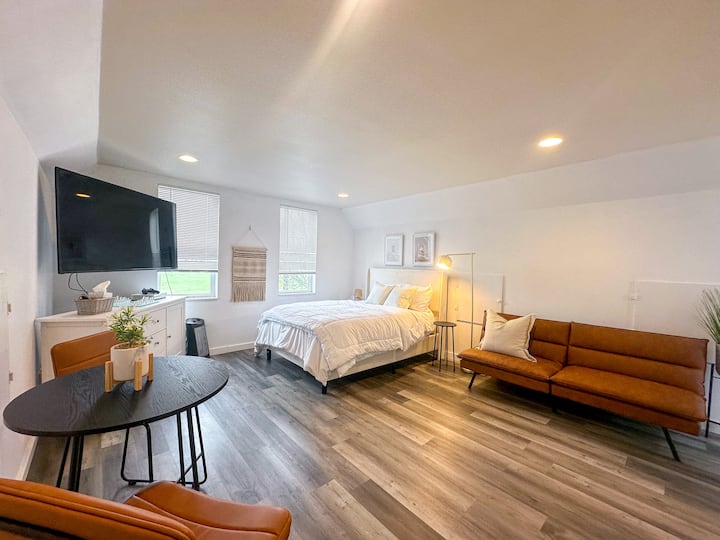 Cozy Unique Studio Near Wa State Fair - Puyallup, WA