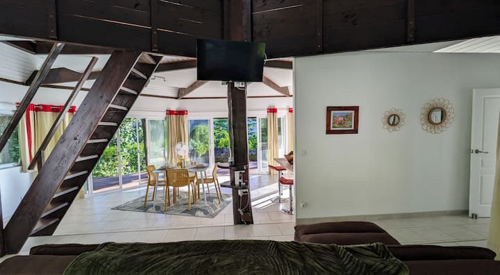 Moorea: Red Palm House, Vue Cook, Clim, Romantique - French Polynesia