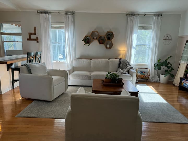 Charming Home 10 Minutes From Downtown - Bloomington, IN