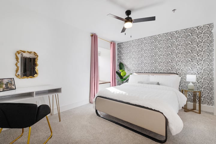 Courtyard View W/ Free Wifi & In Unit Washer/dryer - KFC Yum! Center