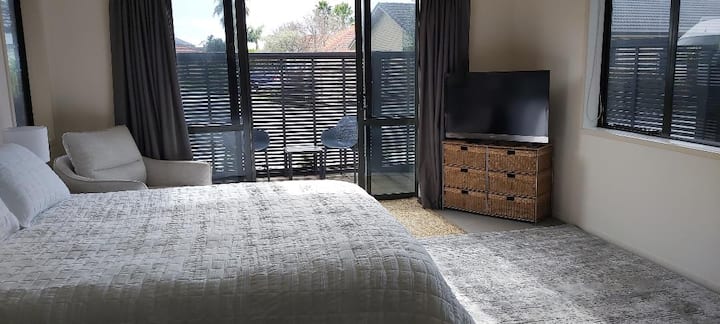 Palm Springs Hideaway - 