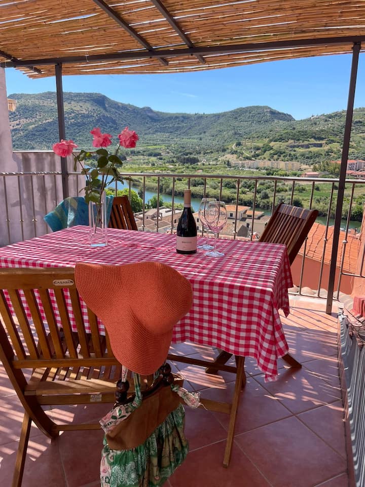 Hilltop Terrace With River Views - Bosa