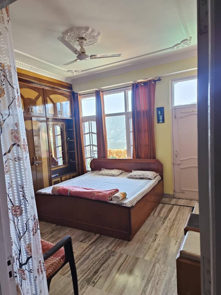 Geetanjali 
Family Suite Homestay - Solan