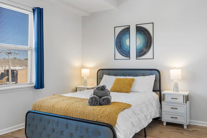 Chic Elevator Apt Mins To Dt, Train, Dining & Hosp - Westchester, IL