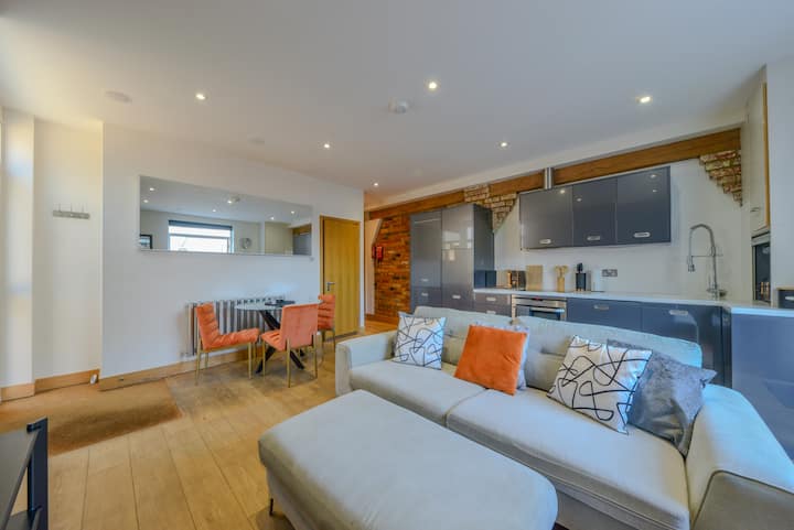 Central 2 Bed With Courtyard And Parking - St Albans