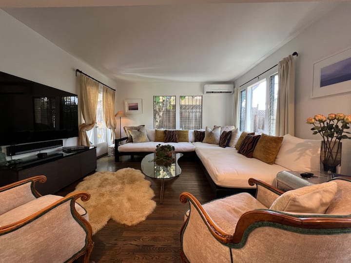 2 Bedroom Best Location With Garden - Beverly Hills, CA