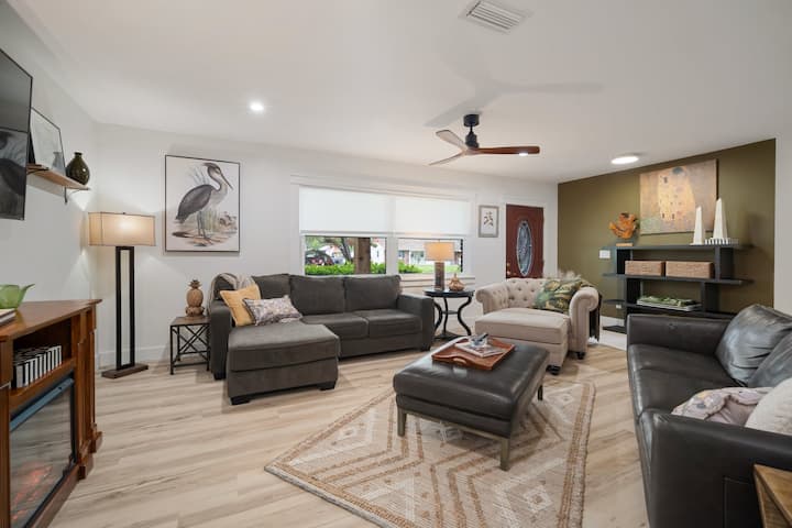 Huge Pool, Deck & Yard- Sleeps 7- Feels Like Home - Riverview, FL