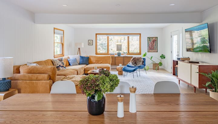 Treetop Deck, Hot Tub & Chef’s Kitchen - State of New York