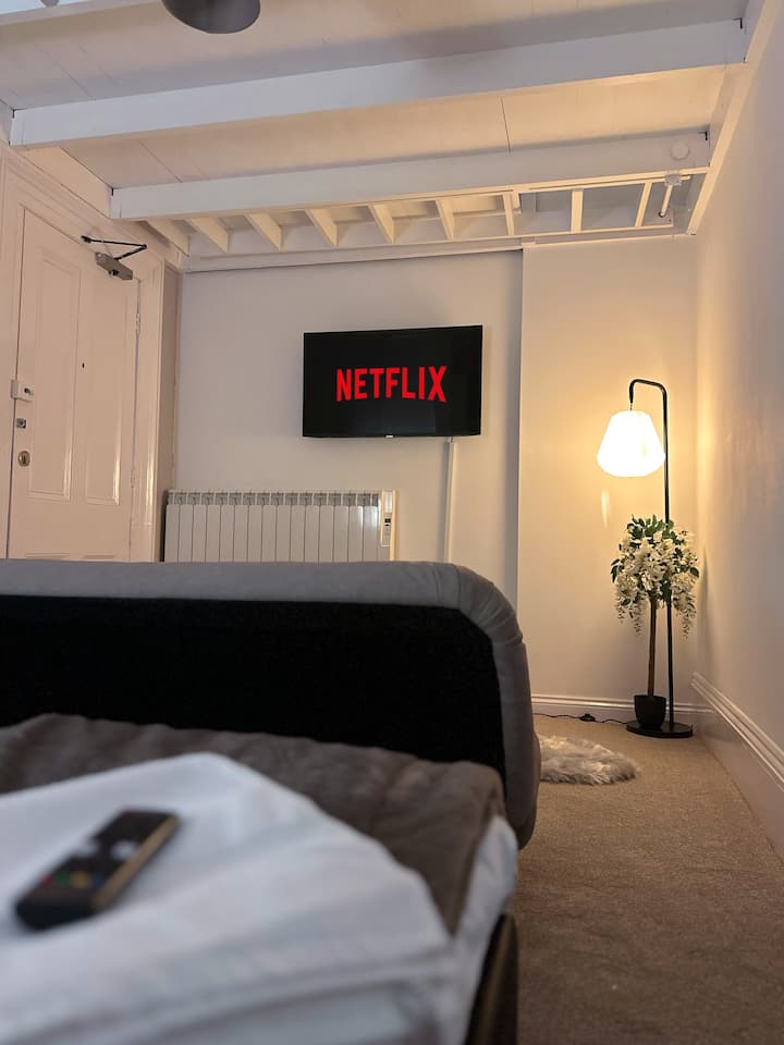 1 Bedroom Flat - The Opal - チェルトナム