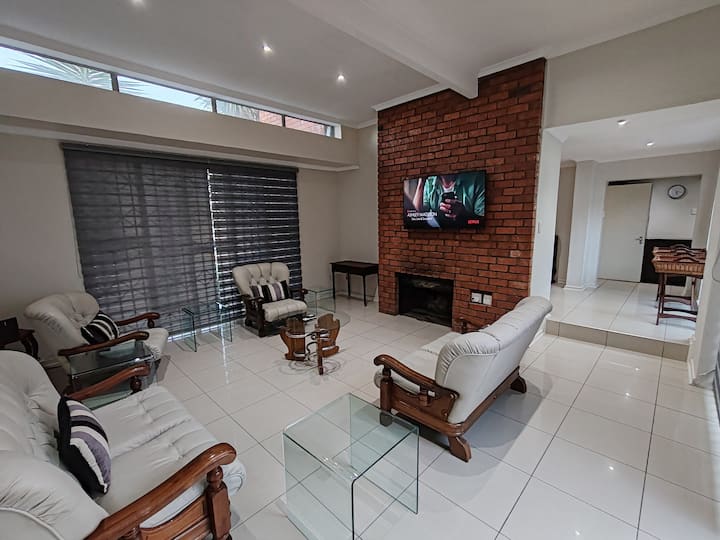 2 Bedroom Private Luxury Retreat - Bloemfontein