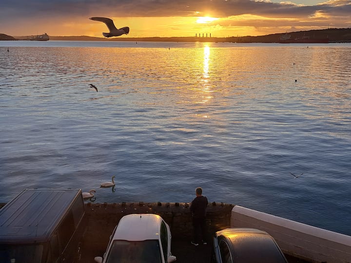 Private Quay, Balcony, Sea Views, Free Parking - Little Haven