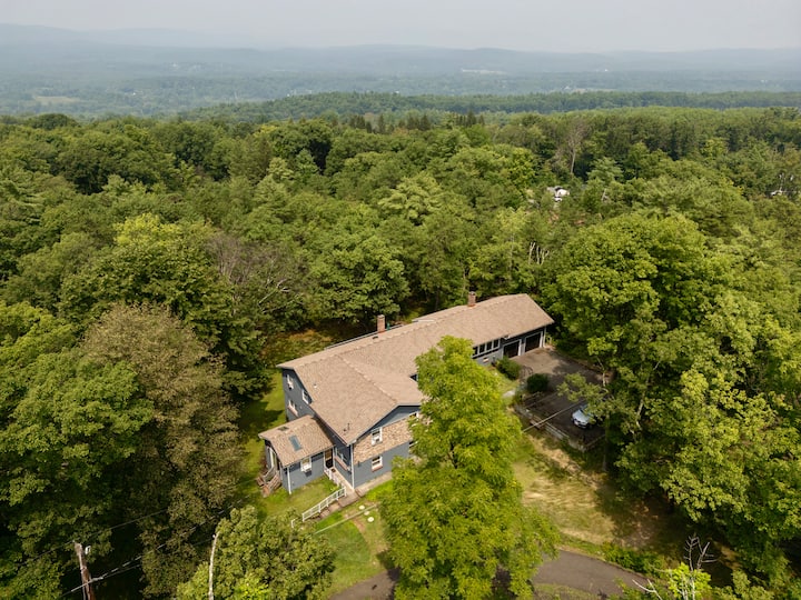 The Vibrary Inn: A Magical Minnewaska Getaway - Kerhonkson, NY
