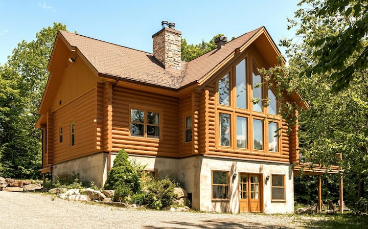 Fiddler Lake Resort: Luxury Chalet + Hot Tub - Saint-Sauveur