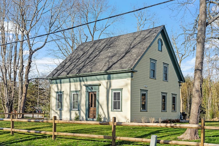 Cozy Dog Friendly Winter Retreat In Falmouth. - Old Silver Beach, MA