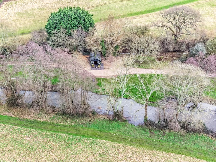 Pogle's Riverside Cabin - Hampshire