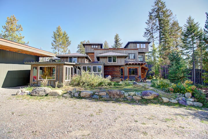 Winter Retreat W/sauna, Hottub, Sledding Sleeps 17 - Whitefish, MT