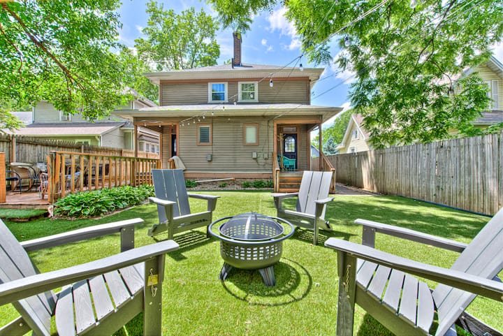 Spacious Duplex For Large Groups - Indianapolis, IN